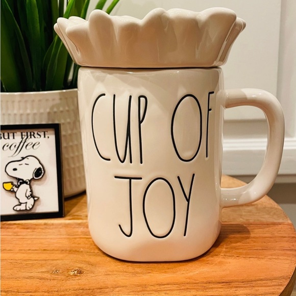 Rae Dunn | Dining | Rae Dunn Fur Cup Of Joy Mug With Daisy Bee Topper ...